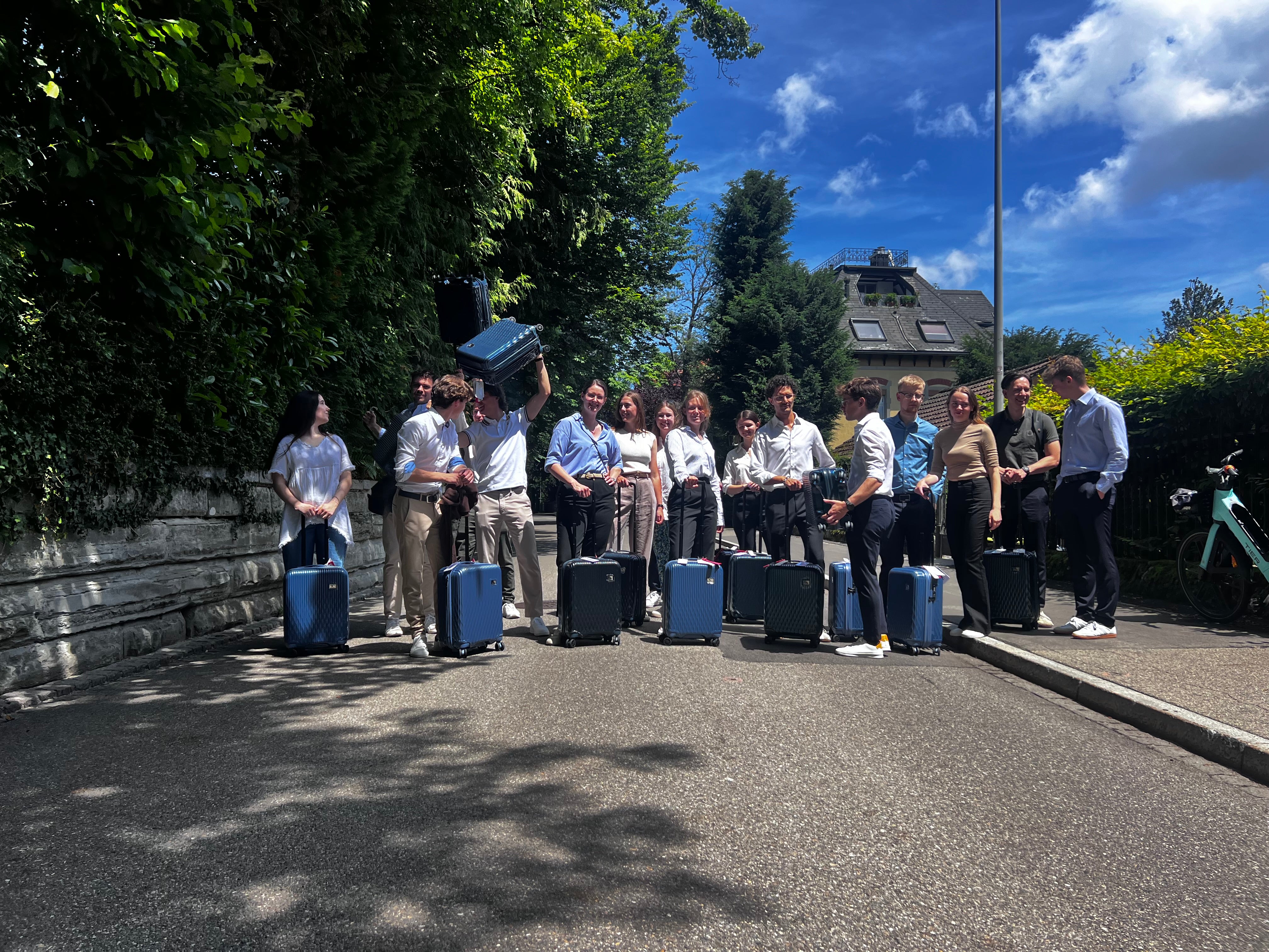 HSG Studenten im Flow mit Pack Easy